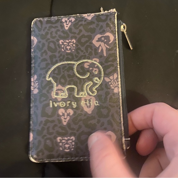 ivory ella | Bags | Ivory Ella Elephant Card Case Wallet Coin Purse ...